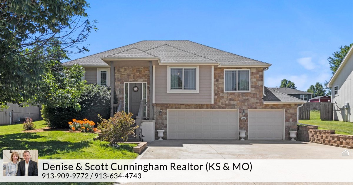 206 Melrose Ln, Tonganoxie, KS 66086